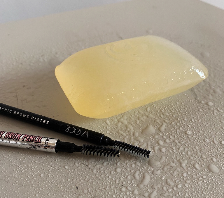 Video-Tutorial // Die "Brow Lifting" Seifen-Methode - Jane Wayne News